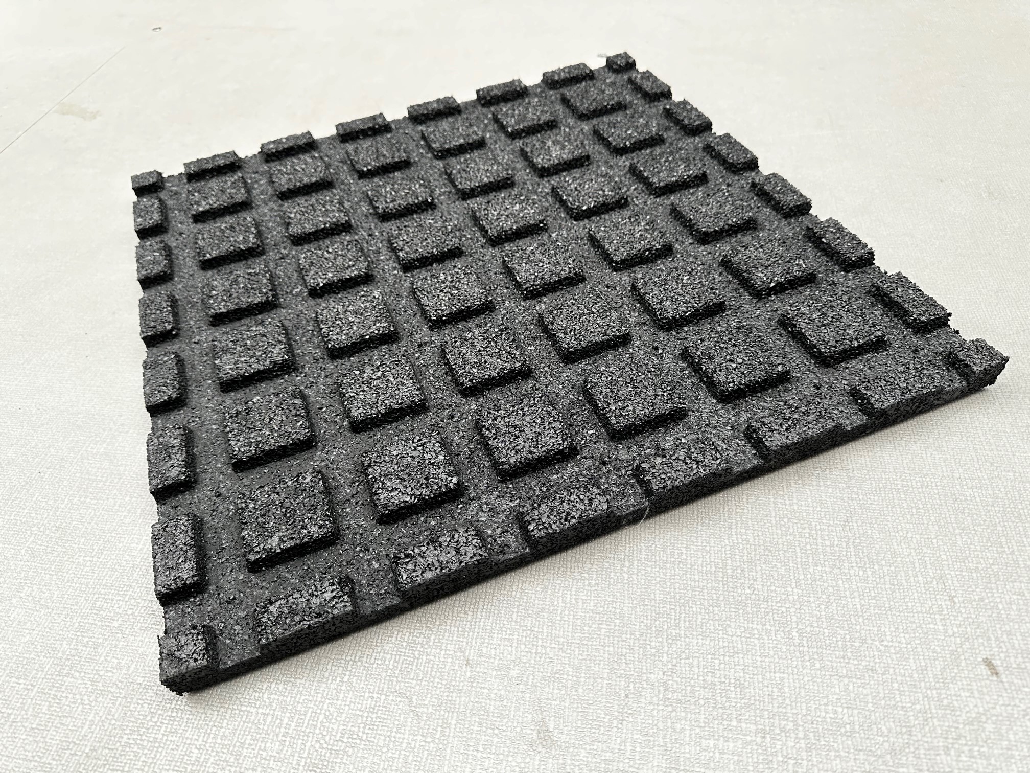 ECO FLEX Zwart – RUBBER TEGELS 50x50x2,5cm (MET NOP) – Meneertegel
