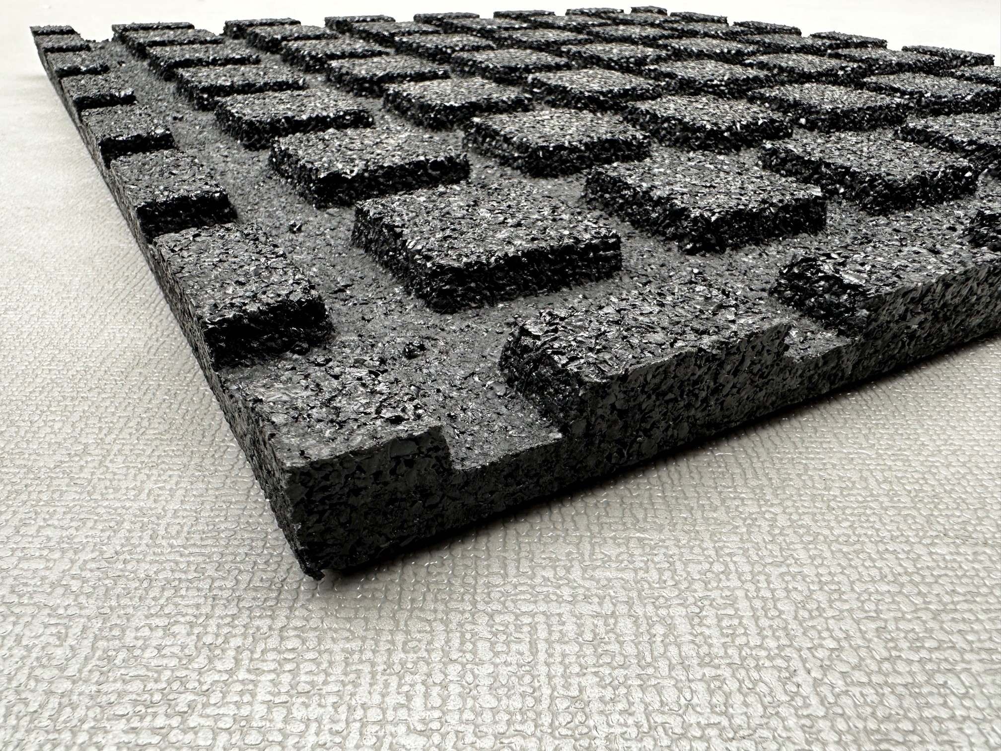 ECO FLEX Zwart – RUBBER TEGELS 50x50x2,5cm (MET NOP) – Meneertegel